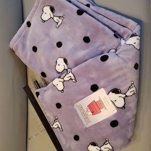 Peanuts | Bedding | Peanuts Snoopy Pet Throw Blanket Nwt | Poshmark